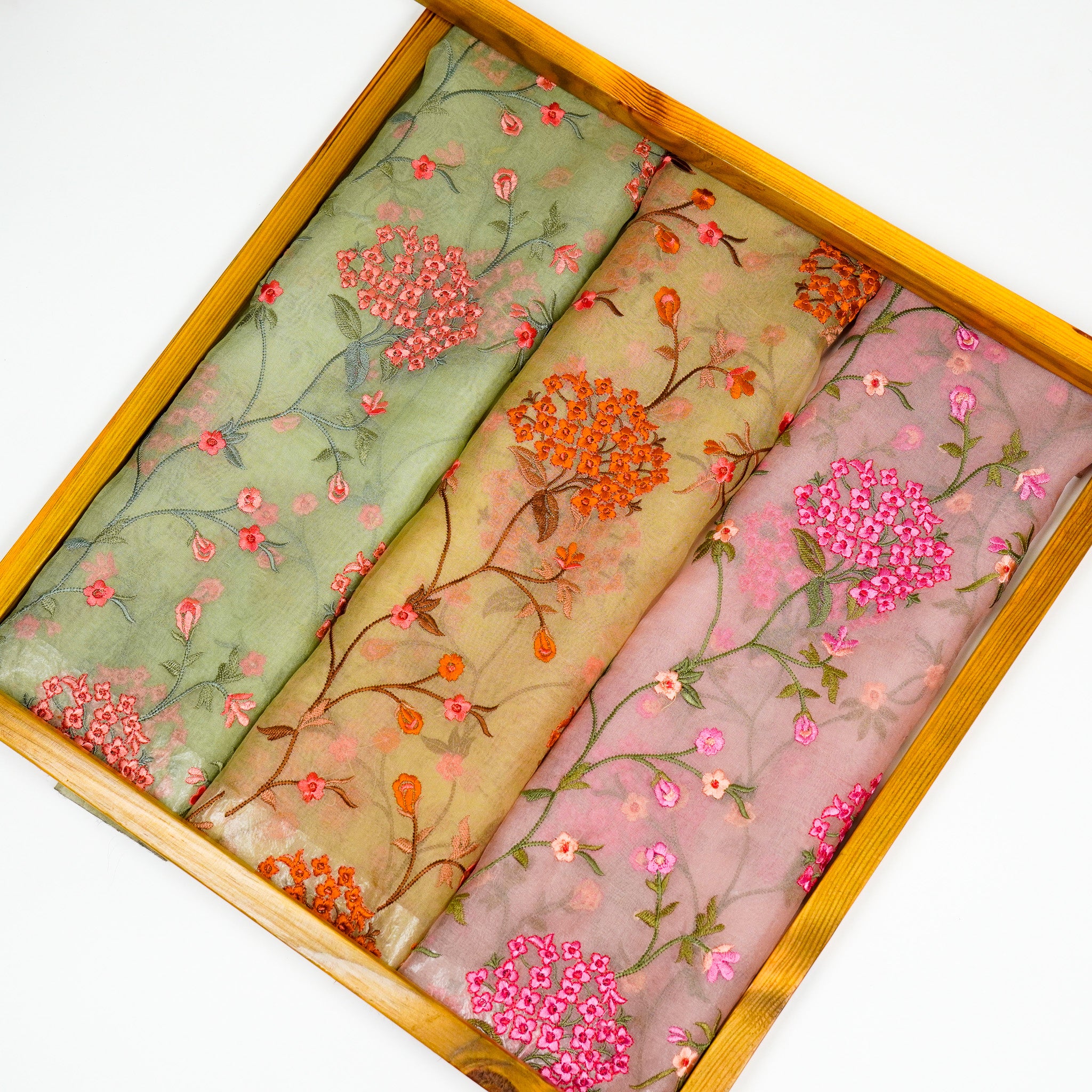 Gulista Jaal on Silk Organza – Zarinama